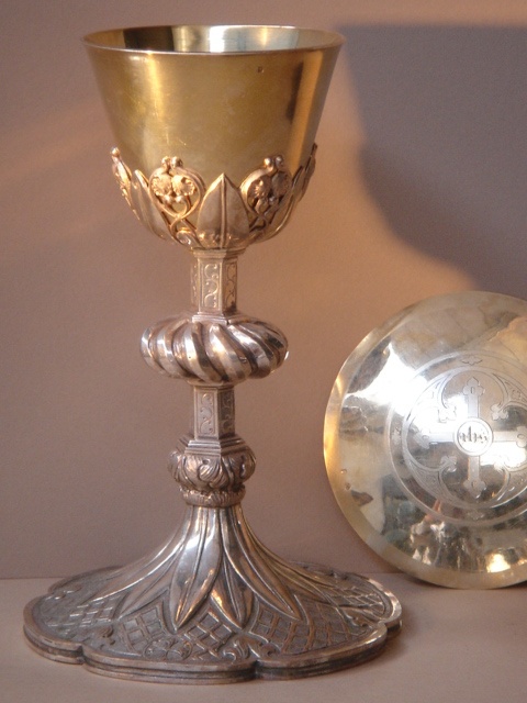 LARGE ORNATE FRENCH SILVER CHALICE CUP WITH WAFER PLATTER 10/i HIGH 25 ...